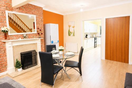 Stunning 3 Bed House In The Heart Of Newport, Sleeps 7 - Newport