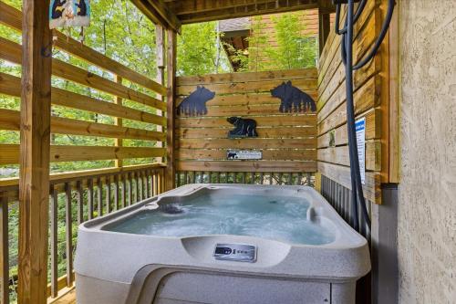 Bear Valley Cabin By Beyond Expectations W Hot Tub - Pigeon Forge, TN