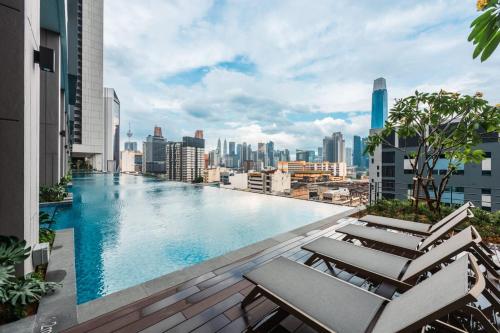 Skyline Kl Bukit Bintang Luxury Condo Doorstep Lrt Station - Bukit Bintang