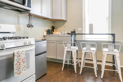 Cozy And Private 1 Bd Near City And Airport - Worth, IL