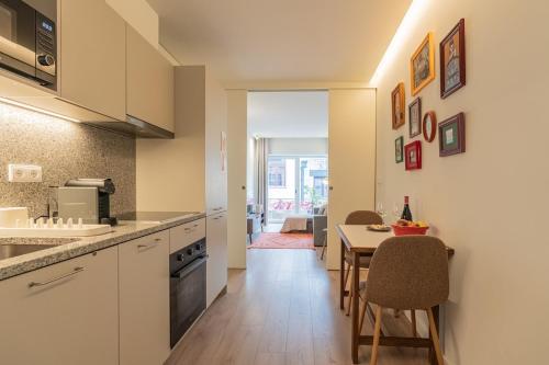 Edificio Senhoras Da Casa - Central Old Town Apartments With Balcony - Aveiro