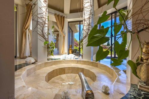 Gardenia Room On Tropical Lush Farm In Haiku, Maui - Hawaii
