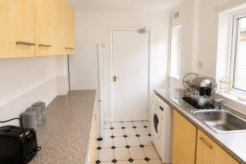 Spacious Double Room With Tv & Fast Wi-fi - Wolverhampton