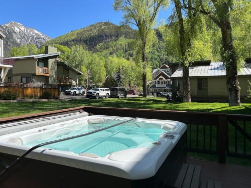 In Town Slope View Studio With Sunny Patio - Telluride, CO