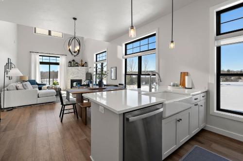 Anchor Point Condo By Simple Life Rentals - Egg Harbor, WI