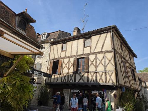 Les Pierres Du Perigord 200 - Lalinde