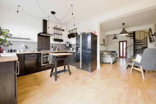 Single Room For Female In Fmaily House - Romford