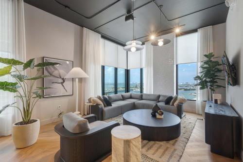 Luxury 1br Plus Den - Rooftop Pool - Close To Everything - Coral Gables, FL