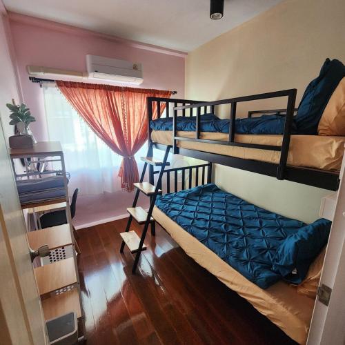 Sathorn Charming 3 Story Local Stay Walk To Bts And Pier Baancharoenkrung426 - Bangkok
