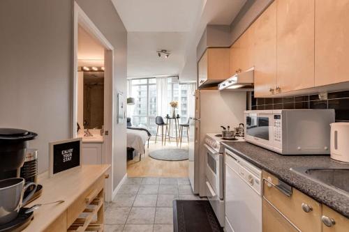 Charming Studio With Cn Tower & Ontario Lake View - Toronto