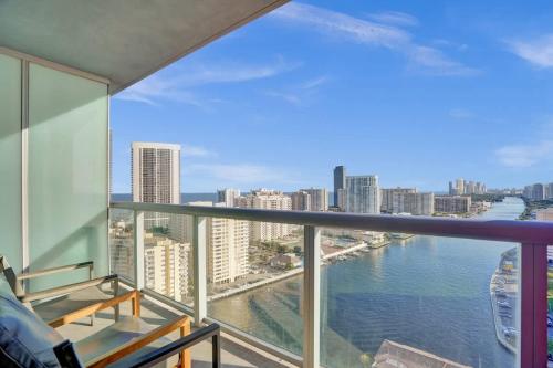 Relaxing Studio Private Balcony Pool Beach - Hollywood, FL