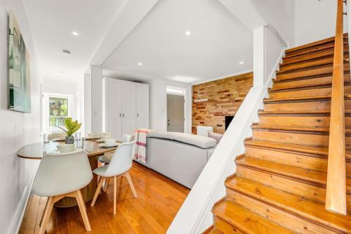 Stylish Home Sleeps 8 Fifa Bmo Field Cn Tower Lake - Toronto