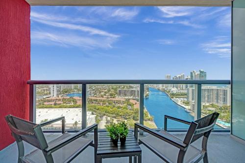 Studio High Floor Ocean And Canal View 2704 - Sunny Isles Beach, FL