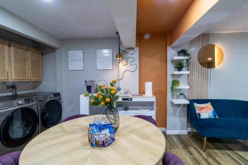 Vibes! Free Parking, Piano, King Bed - Washington, D.C.