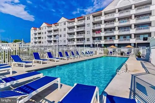 Charming Waterfront Condo With Pool Access And Private Balcony Views - Area 51, Ocean City
