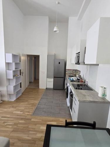 3 Bright Rooms, 2 Bathrooms, 10 Minutes From Paris - Clichy