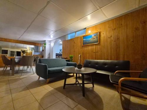 Cozy Lodge In Tarcoola Beach Coastal Retreat - Geraldton