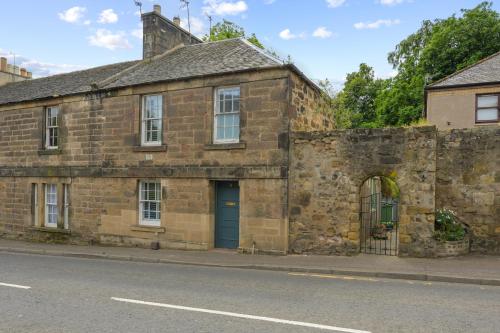 Brewlands Cottage - 3 Bedroom 2 Bath Cute Cottage - Edinburgh Waverley station