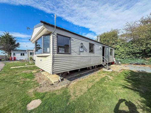Homely 6 Berth Caravan At Steeple Bay In Essex Ref 36017d - Mersea Island