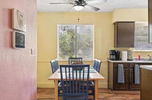 New! Fun Just 20 Min From Dallas 3-brm Home - Garland, TX