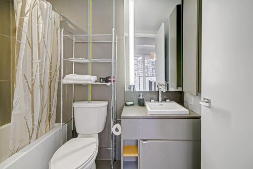 The Skyline Retreat By Instant Suites - 多倫多