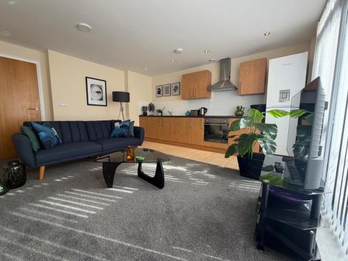 Top Floor Apartment In Central Liverpool With Parking - Liverpool, UK