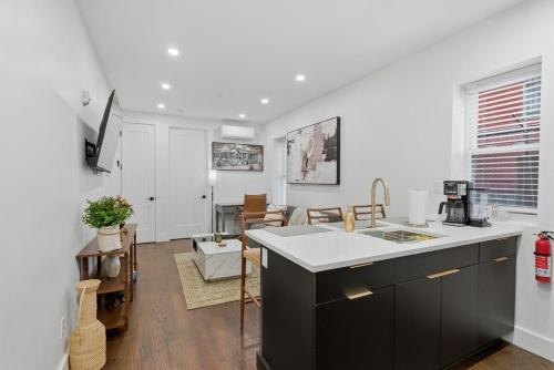 Stylish 2br Jc Stay Near Metlife And Nyc Sleeps 6 - Brooklyn, NY