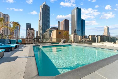 Rooftop Pool & City Views! Long-term Dtwn La Stay - Financial District - Los Angeles