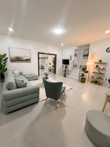 Elegant Family Staycation House - Sleeps Up To 30 - Cebu