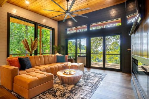 Luxury Treehouse Retreat With Hot Tub Near Downtown Helen, Georgia - Cleveland, GA
