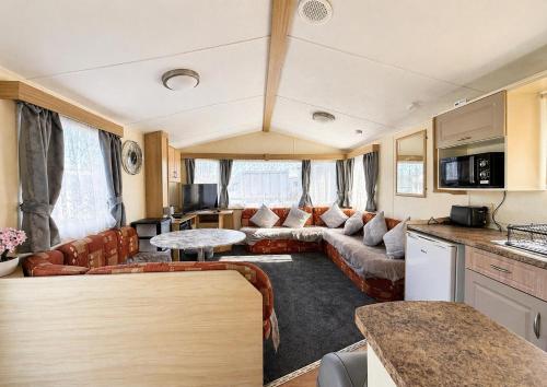 Dog Friendly 6 Berth Caravan At St Osyth Beach Holiday Park In Essex Ref 28078y - Mersea Island