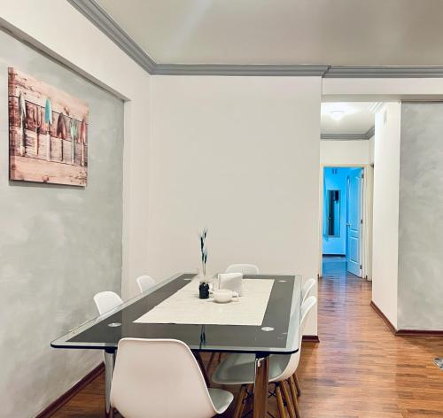 Flat Familiar En Av Granados Centrico - Quito