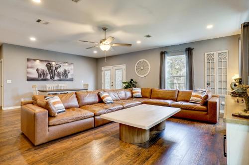 Walk To Lake Granbury: Home W/ Fire Pit! - Granbury, TX