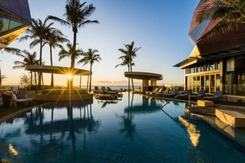 Champagne Oceanview Suite- The Langham- Wparking - Broadbeach