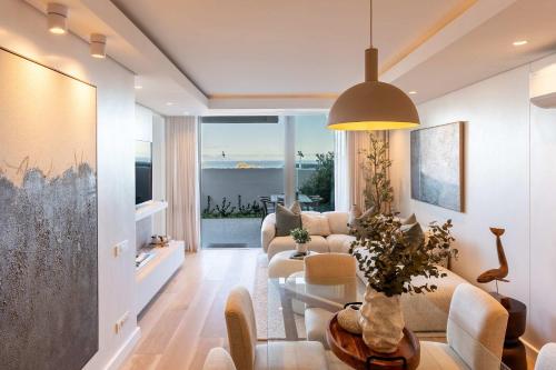 The Mira Luxury Oceanfront Jacuzzi Suite 101 - Hermanus