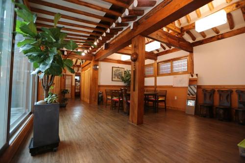 Traditional House Fellowship - Seoul