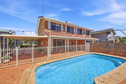 Watonga Coastal Retreat - Pool, Sauna, Beach, Pets - Port Macquarie