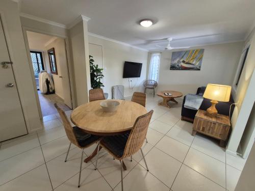 Rainbow Heights 2 Bed Apartment - Rainbow Beach
