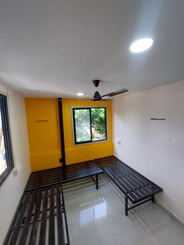 Urban Pg&hostel Deluxe Triple Accommodation Boy's Only - 푸네