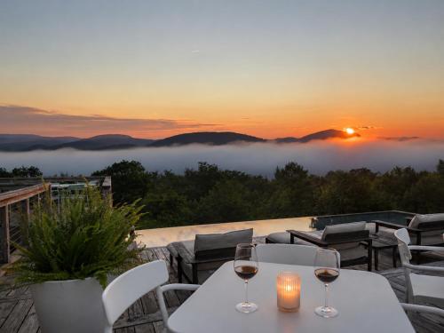 Fire Mountain Inn, Cabins & Treehouses - Bed And Breakfast - North Carolina
