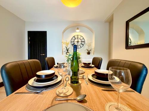 Rowan, Stylish 3-bed Home, Merthyr Tydfil - South Wales