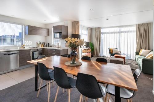 Rare Find, City Townhouse With 4 Car Parks! - Christchurch