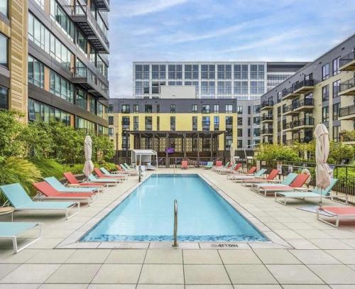 Pool View 2br Assembly Row Gym Washer & Dryer - Cambridge