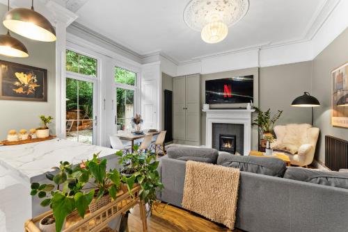 Boutique Redhill Abode Near The Airport - Redhill