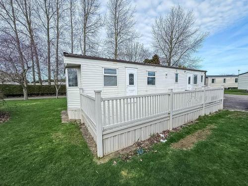 Great Caravan With Spacious Decking Southview Holiday Park, Skegness Ref 33035v - Skegness