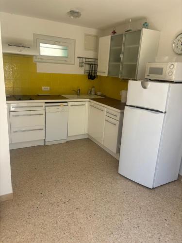Logement Independant Rez De Chaussee Avec Terrasse, Jardin Et Parking - Sanary-sur-Mer