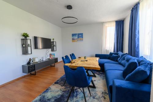 2 Min Walk To Main Street & 2bdr & Free Street Parking - Sandanski