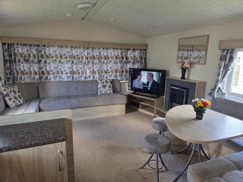 Awesome Static Caravan Holiday Home - Oxfordshire