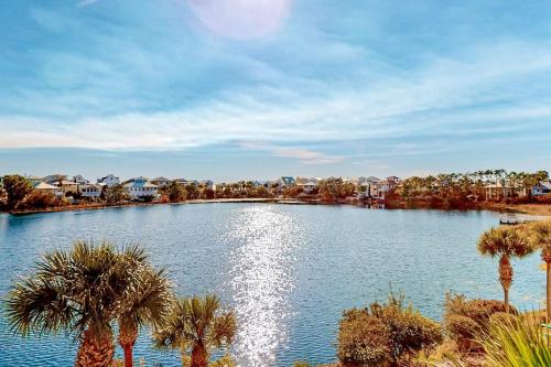 Water-view Condo With On-site Pool Hot Tub Beachfront Access & Sports Courts - Rosemary Beach, FL