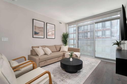 Luxury 3br 2ba With 2 King Beds Sleeps 8 On Yonge - Rosedale, ON, Canada